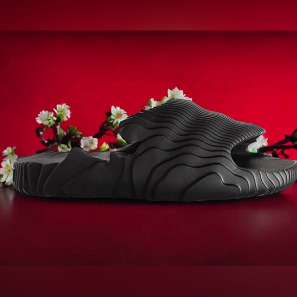 Auracles x Chris Brown | Shoes | Auracles X Chris Brown Nami Slide 1 Or ...